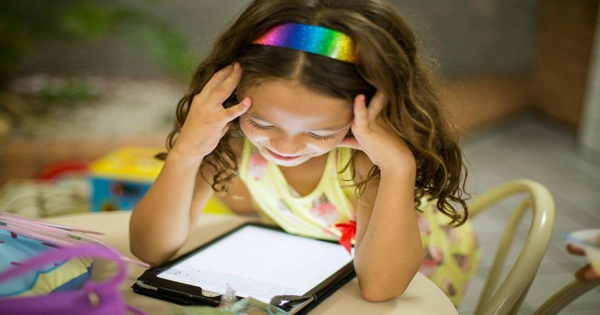 Managing Screen Time: Digital Dialogue Tips for Parents - PsycheShare